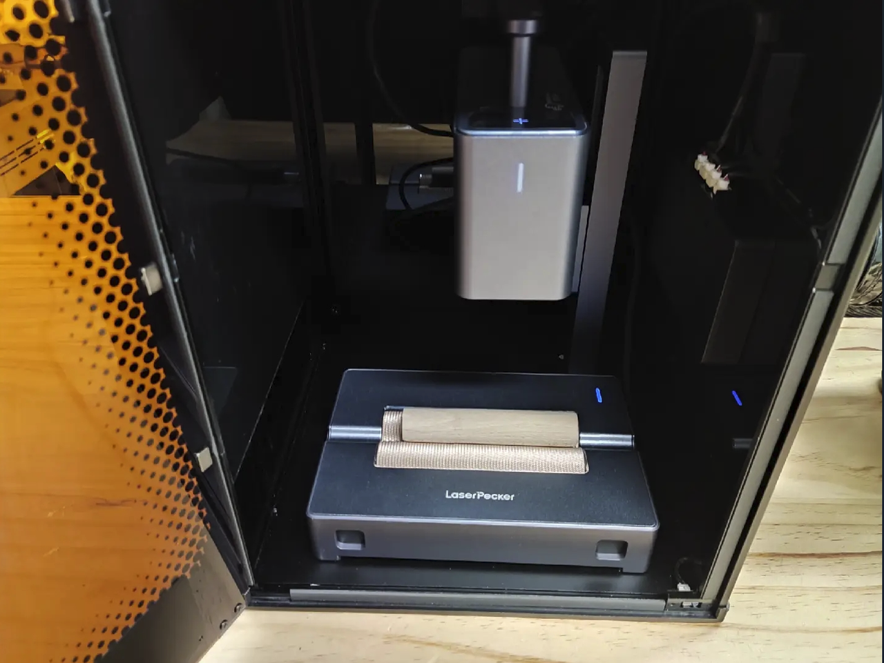 Wie verwendet man die vielseitige elektrische Drehachse mit dem LP2 Safeguard? – LaserPecker ...